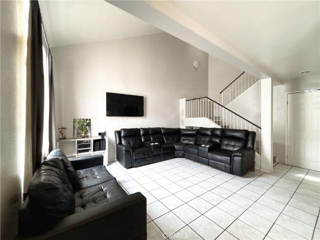 820 W Compton 16