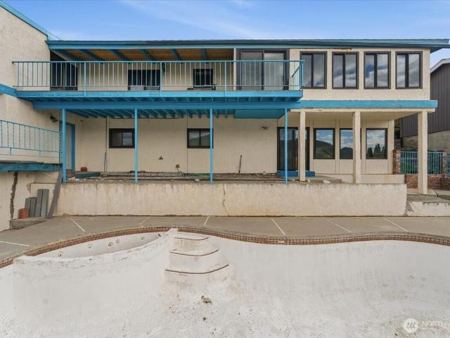 820 W Golf Course Drive