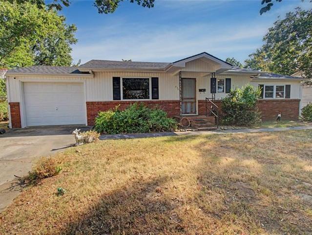 820 W Jefferson Ave, Checotah, OK 74426