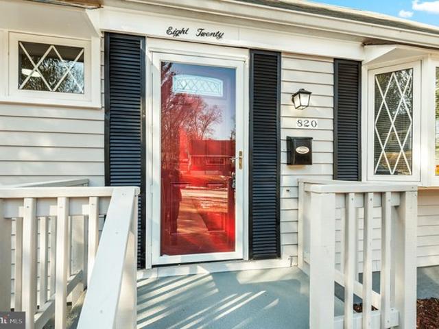 820 Templecliff Rd, Baltimore, MD 21208
