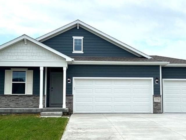 8214 N 175th St, Bennington, NE 68007