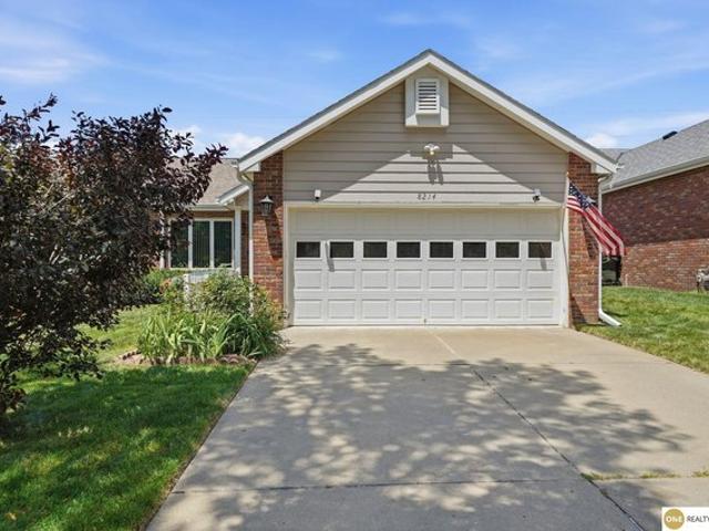 8214 Karl Ridge Rd, Lincoln, NE 68506