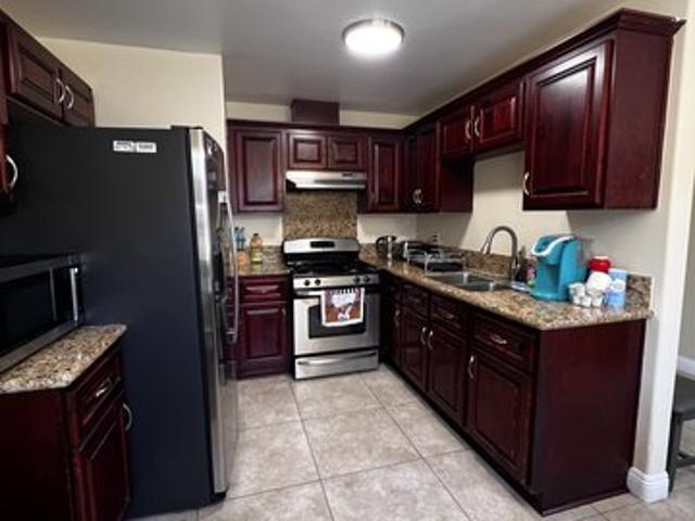 8215 Comolette St, Downey, CA 90242