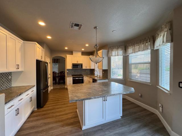 8215 Gold Sierra Ct, Antelope, CA 95843 | Compass