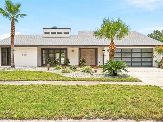 8215 LA Serena Dr, Tampa, FL 33614