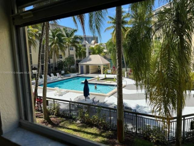 8215 Lake Dr #206, Doral, FL 33166