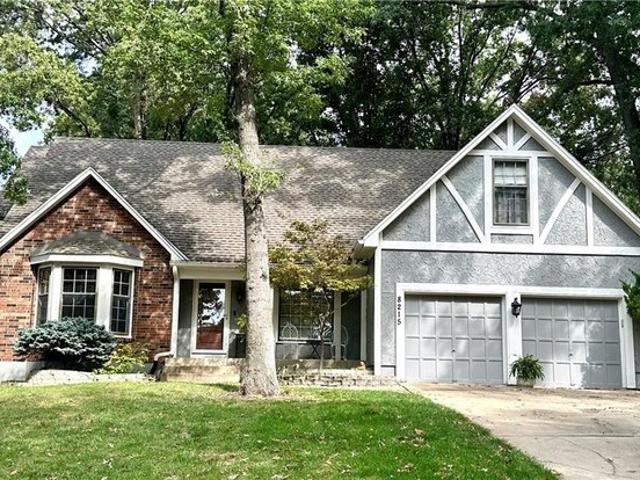 8215 Rosehill Rd, Lenexa, KS 66215