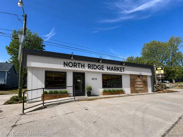 8216 Lakeshore Road