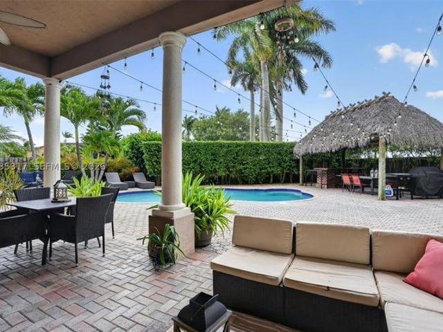8216 SW 166th Pl, Miami, FL 33193