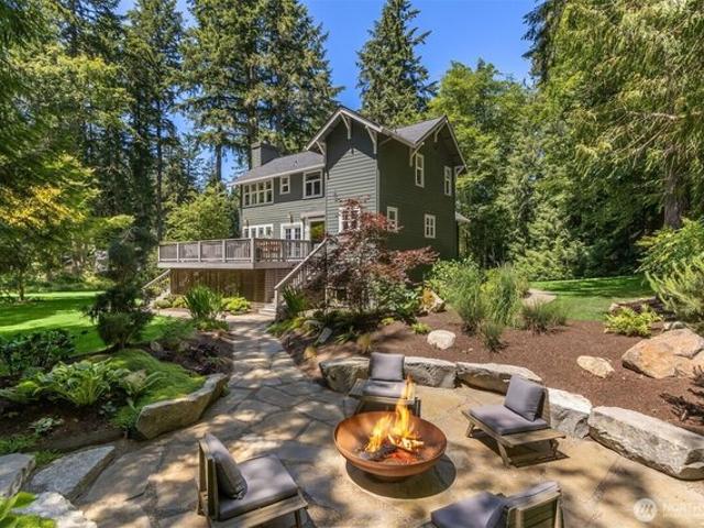 8219 NE New Brooklyn Rd, Bainbridge Island, WA 98110