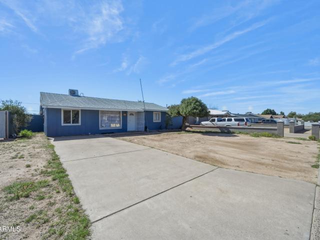 8219 E 1st Ave, Mesa, AZ 85208 | Compass