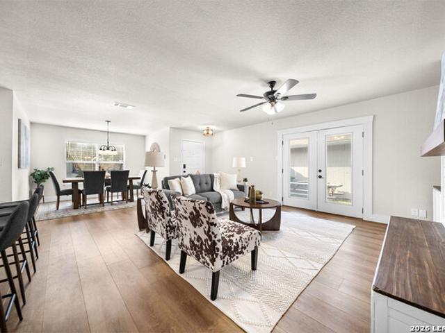 8219 Laurel Bend