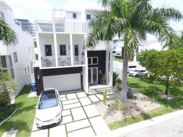 8219 34th St NW, Doral, FL 33122