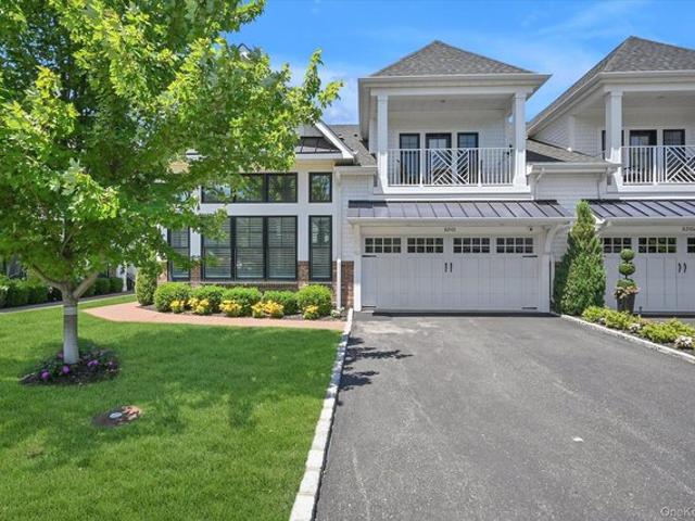 82101 Spruce Pond Cir, Plainview, NY 11803