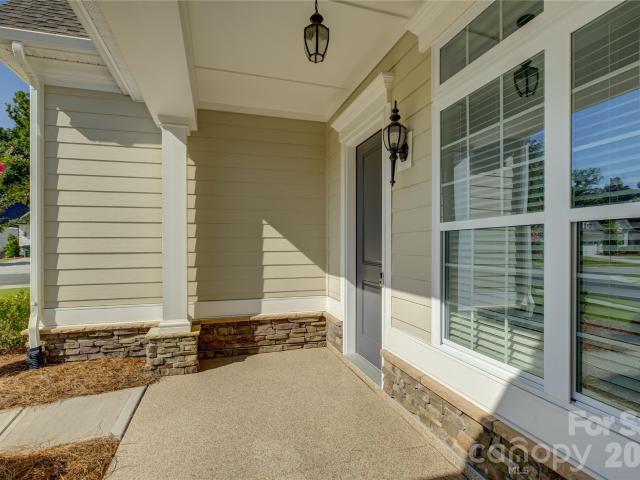 82105 Standing Oak Drive