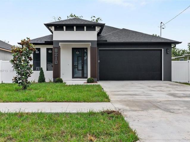 8210 N Elmer St, Tampa, FL 33604