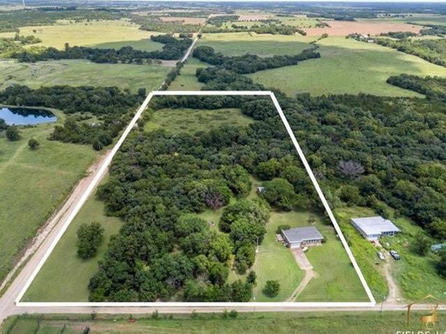 8210 N Traders Bend Rd, Newkirk, OK 74647
