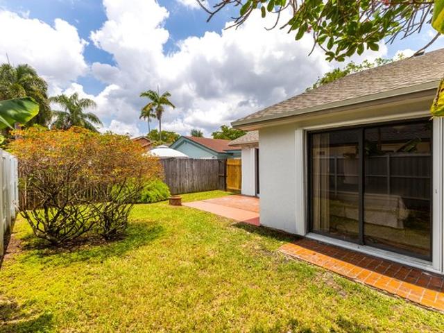 8210 SW 41st St, Davie, FL 33328