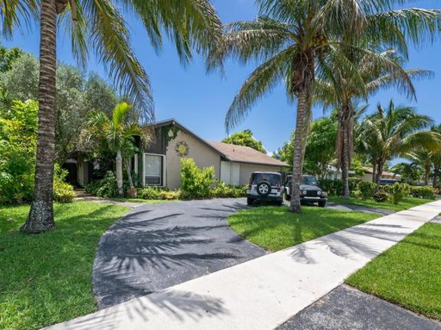 8210 SW 4th Pl, North Lauderdale, FL 33068