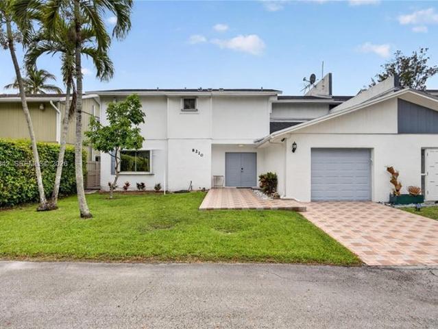 8210 SW 96th Ct, Miami, FL 33173