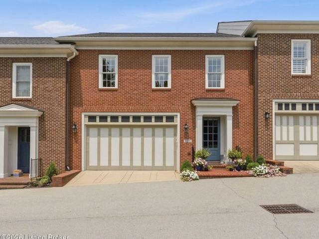 8211 Maris Ct, Louisville, KY 40241
