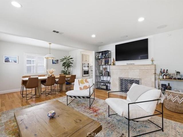 8211 McConnell Ave, Los Angeles, CA 90045