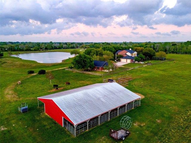 8211 Deats Ln, Dickinson, TX 77539