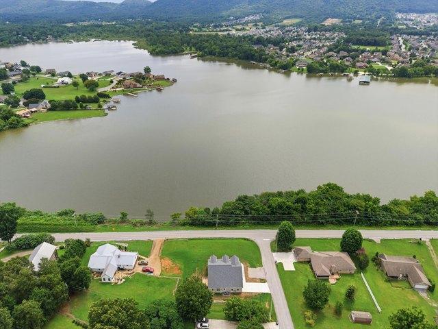 8211 Snow Hill Rd, Ooltewah, TN 37363