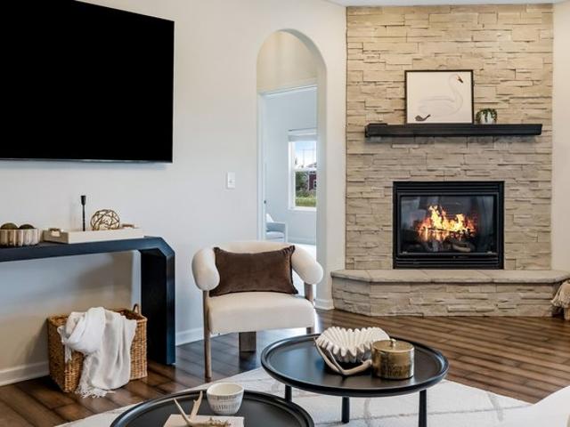 8211 W Highlander Dr, Mequon, WI 53097