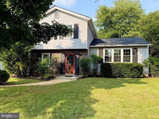 8212 Macbeth St, Manassas, VA 20110