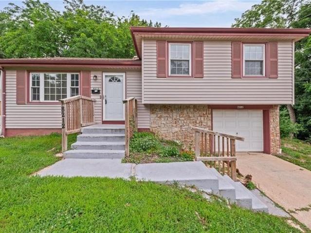 8212 NE 51st St, Kansas City, MO 64119