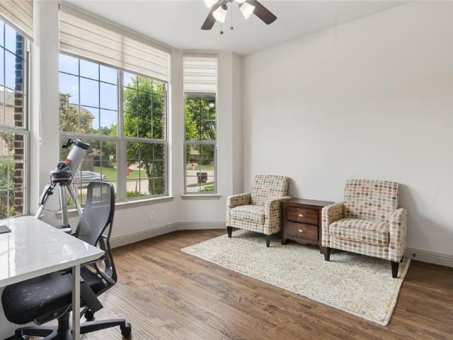 8212 Oakwood