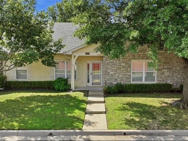 8212 E 74th Ct, Tulsa, OK 74133