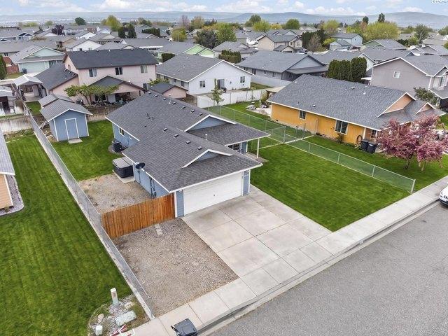 8212 Whidbey Dr, Pasco, WA 99301