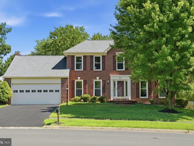 8213 Crackling Fire Dr, Gainesville, VA 20155