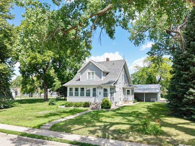 821 10th Ave N, Saint James, MN 56081