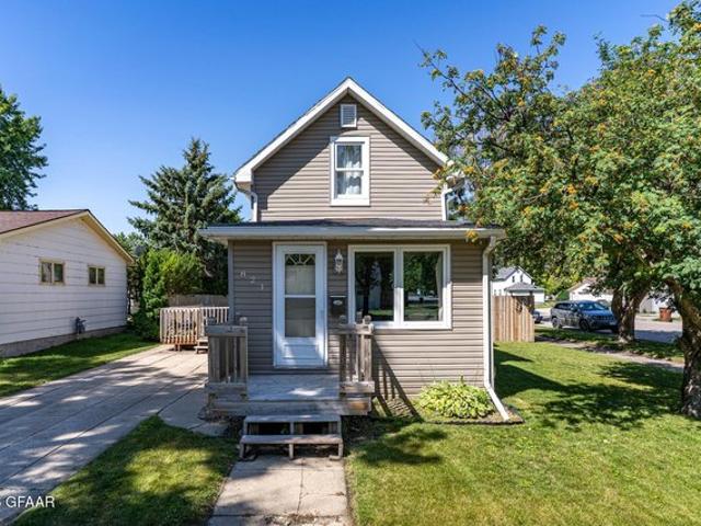 821 2nd Ave NE, East Grand Forks, MN 56721
