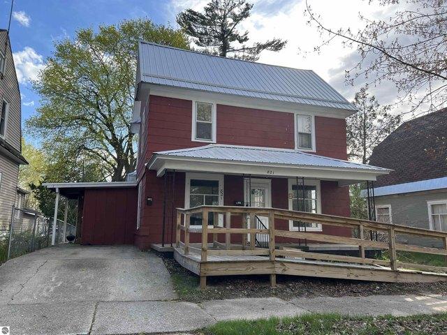 821 Cotey St, Cadillac, MI 49601