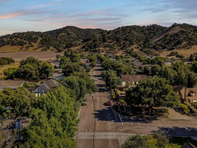 821 Coiner Ct, Los Alamos, CA 93440 | MLS #V1 37043VC
