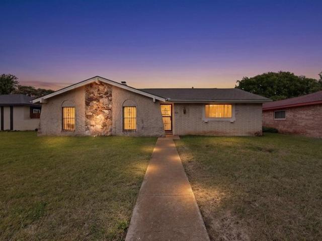 821 Cherry Hills Dr, Lancaster, TX 75134