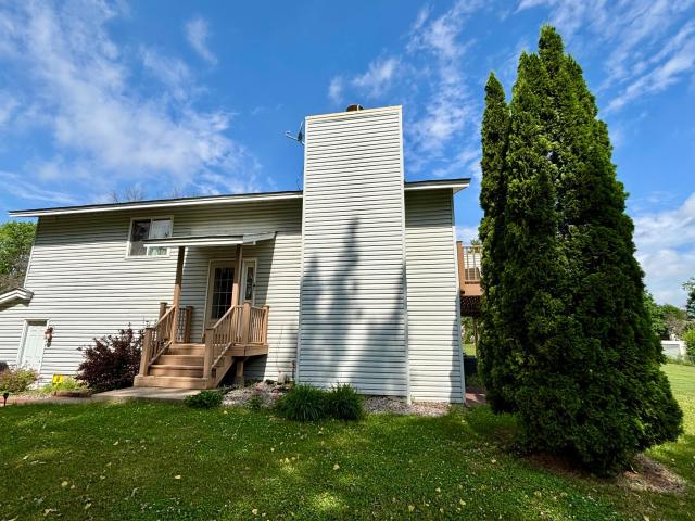 821 Clover Leaf Parkway NE