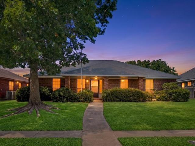 821 Creek Valley Rd, Mesquite, TX 75181