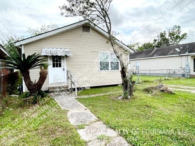 821 Avenue, 2 beds, 1 full bath