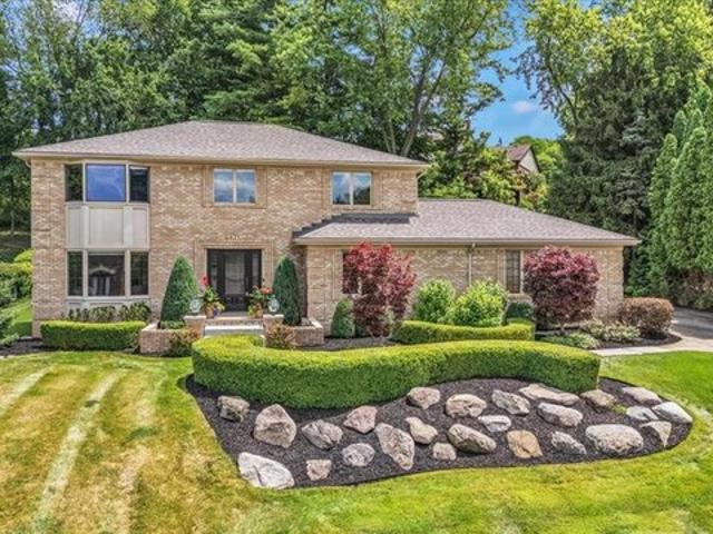 821 Box Canyon Ct, Rochester Hills, MI 48309