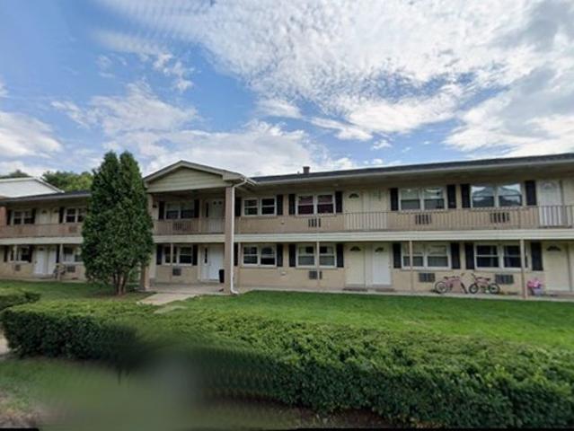 821 Bode Rd Apt 4, Elgin, IL 60120
