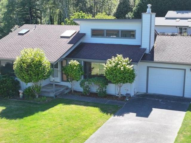 821 Brookhaven Dr, Brookings, OR 97415