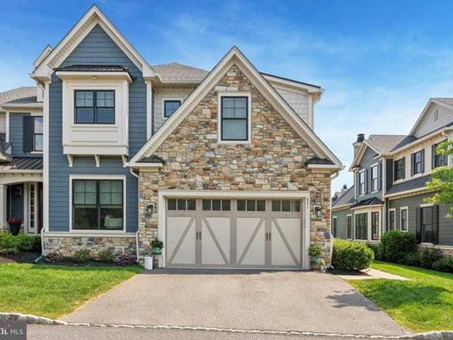 821 Greenwich Dr, Ambler, PA 19002
