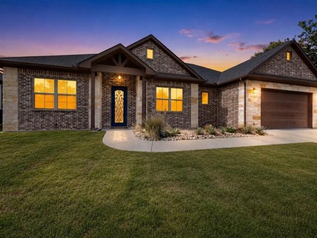 821 E 2nd St, Weatherford, TX 76086