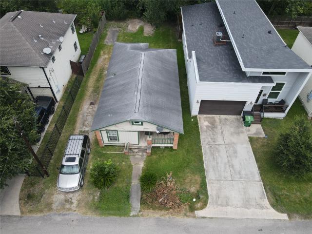 821 E 38th Street