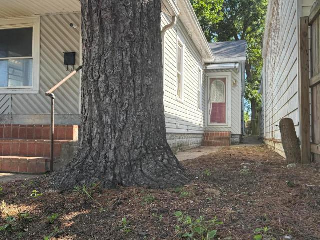 821 E Burnett Ave